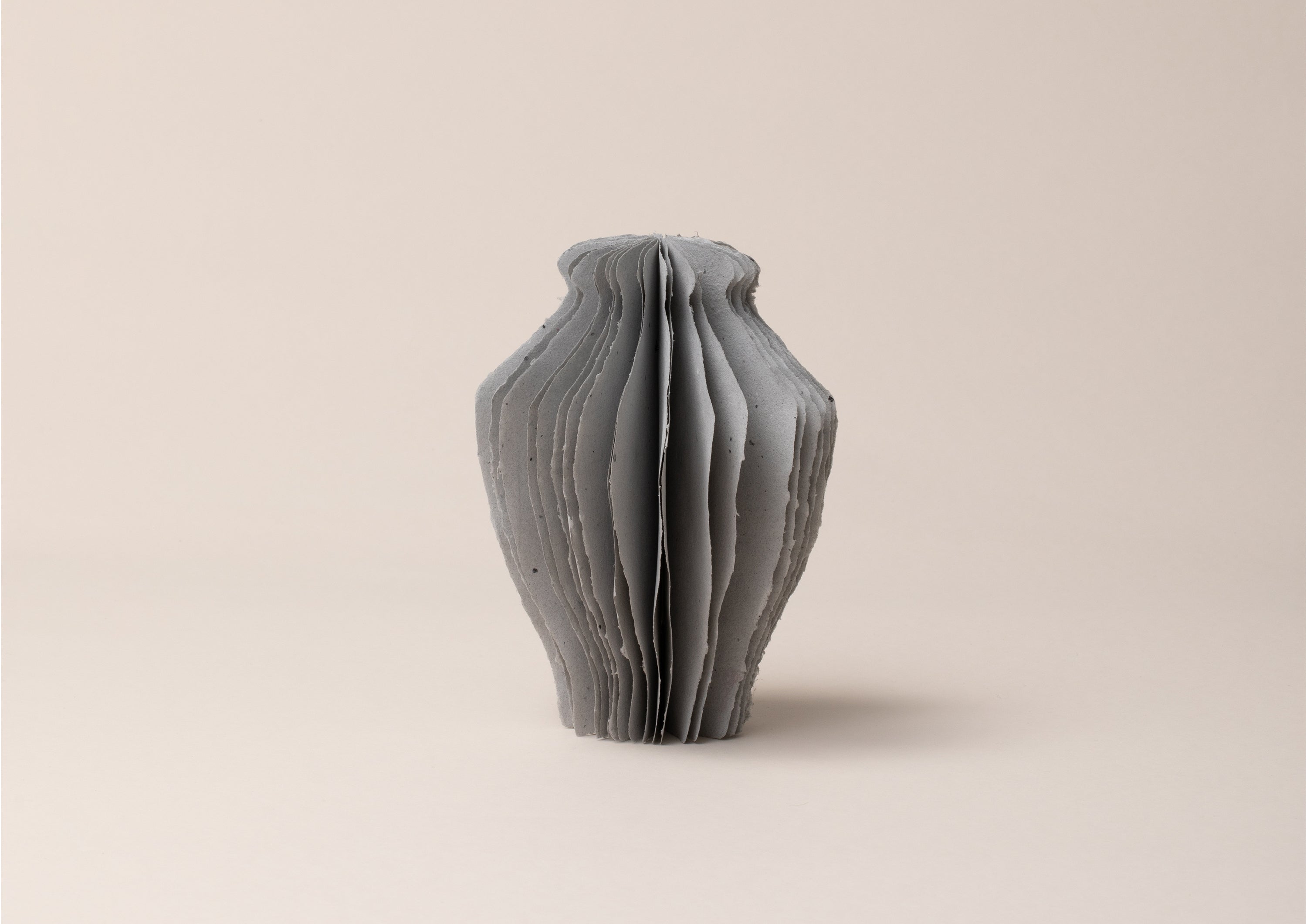 Vase / M – FRAGILE BOOKS